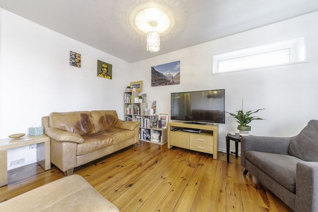 Student studio flat to rent on Petticoat Square, London, E1 7EF | StuRents