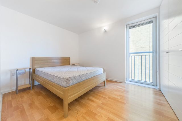 Student studio flat to rent on Seacon Tower, London, E14 8JX | StuRents