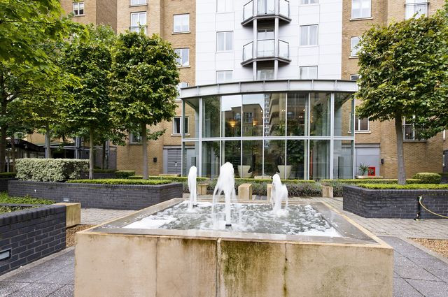 Student studio flat to rent on Seacon Tower, London, E14 8JX | StuRents