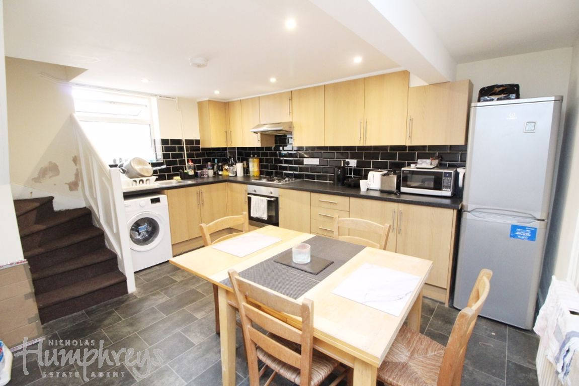 4 bed student house to rent on Addington Road, Reading, RG1 5PX | StuRents