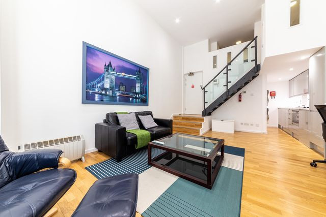 Student studio flat to rent on 3 Ludgate Square, London, EC4M 7AS ...