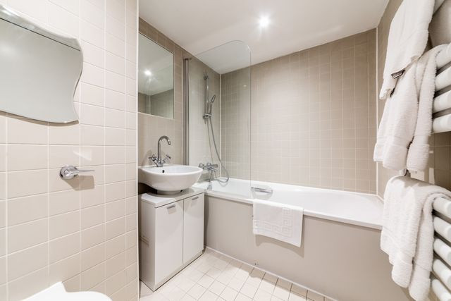 Student studio flat to rent on 3 Ludgate Square, London, EC4M 7AS ...