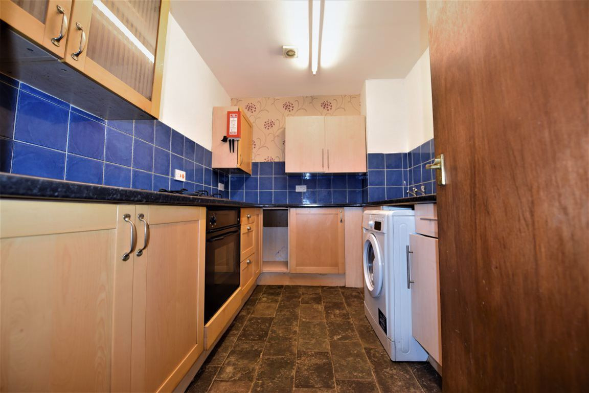 3 bed student house to rent on Otley Road BED), Leeds, LS6 3PX | StuRents
