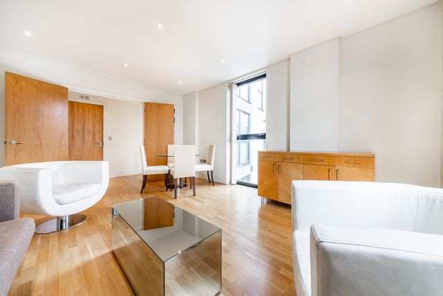 2 bed student house to rent on Trafalgar Point, London, N1 3GZ | StuRents