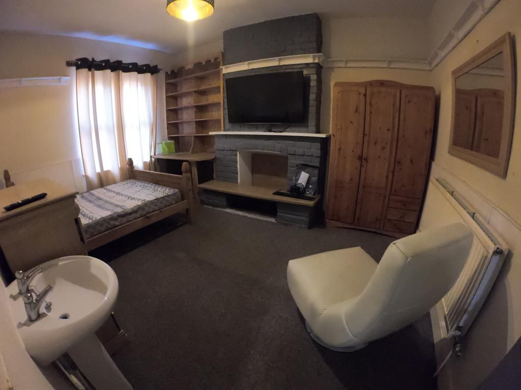 3 bed student house to rent on De Grey Street, Hull, HU5 2SB | StuRents