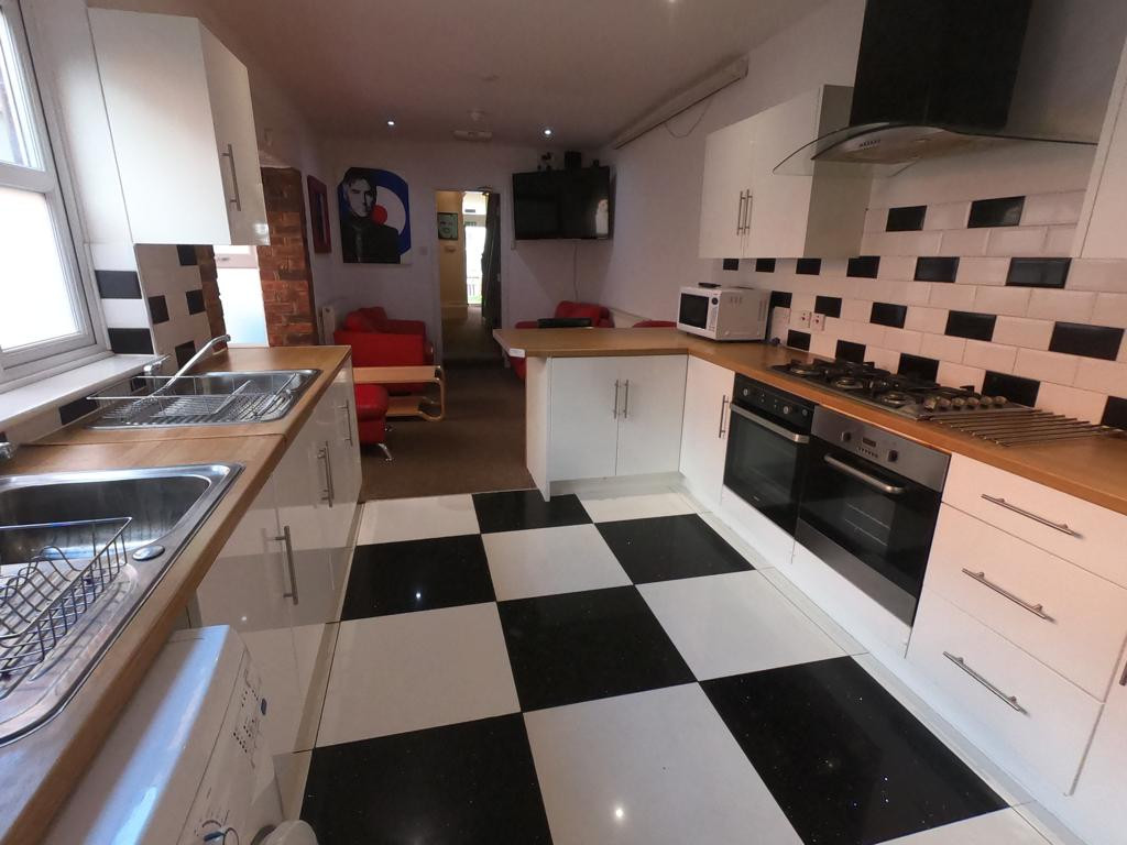 3 bed student house to rent on De Grey Street, Hull, HU5 2SB | StuRents
