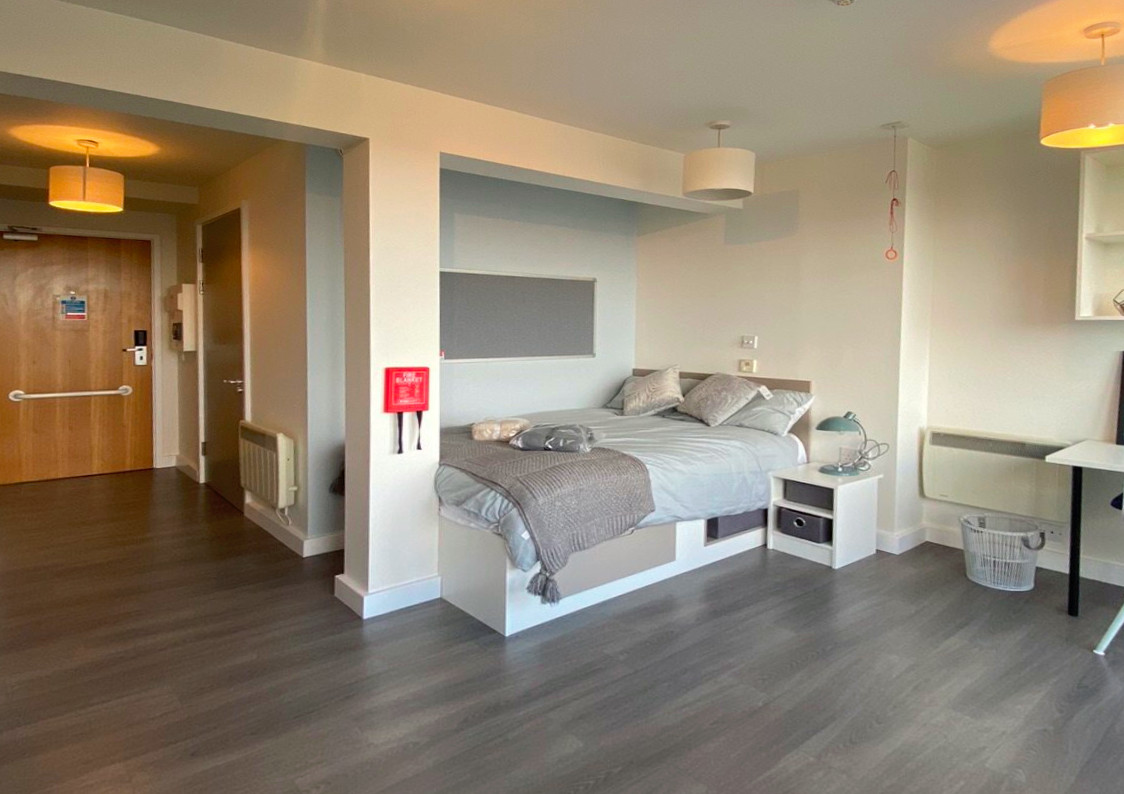 Luxury Studio with Bath student flat to rent on Green Lanes, London ...