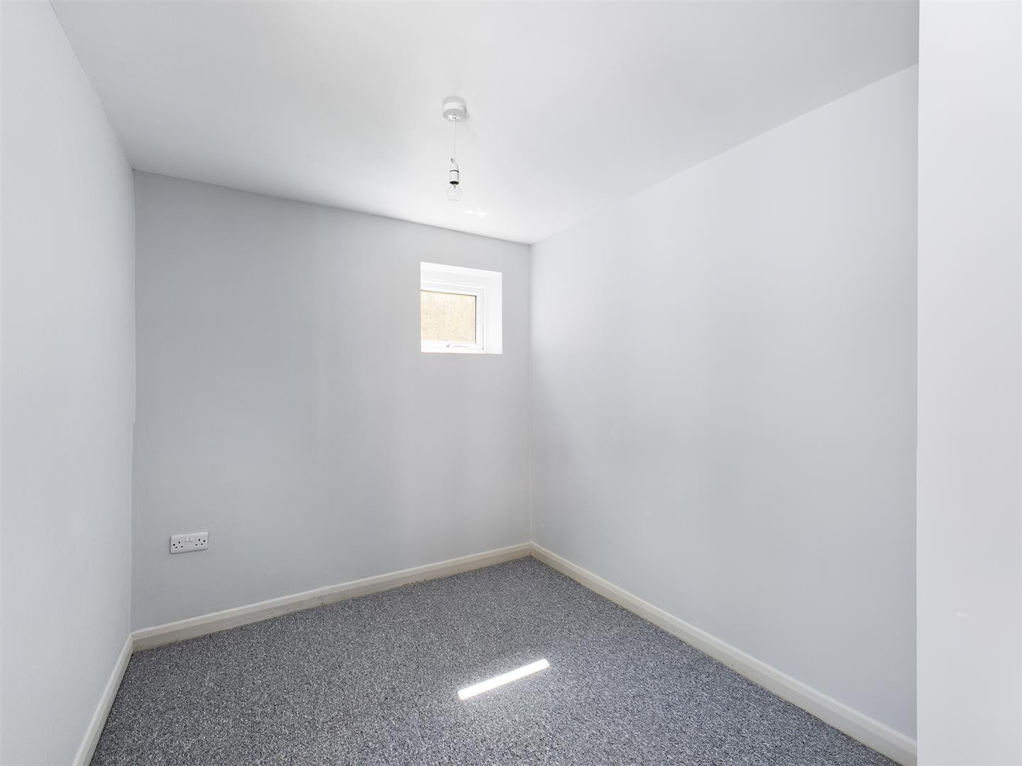 2 bed student house to rent on Russell Square, Brighton, BN1 2EF | StuRents