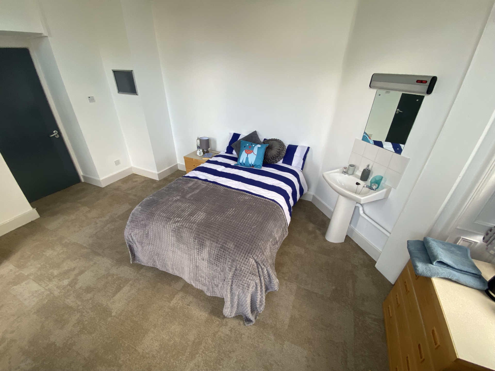 Classic Bedroom student 5 bed flat to rent on Fenham Hall Drive ...