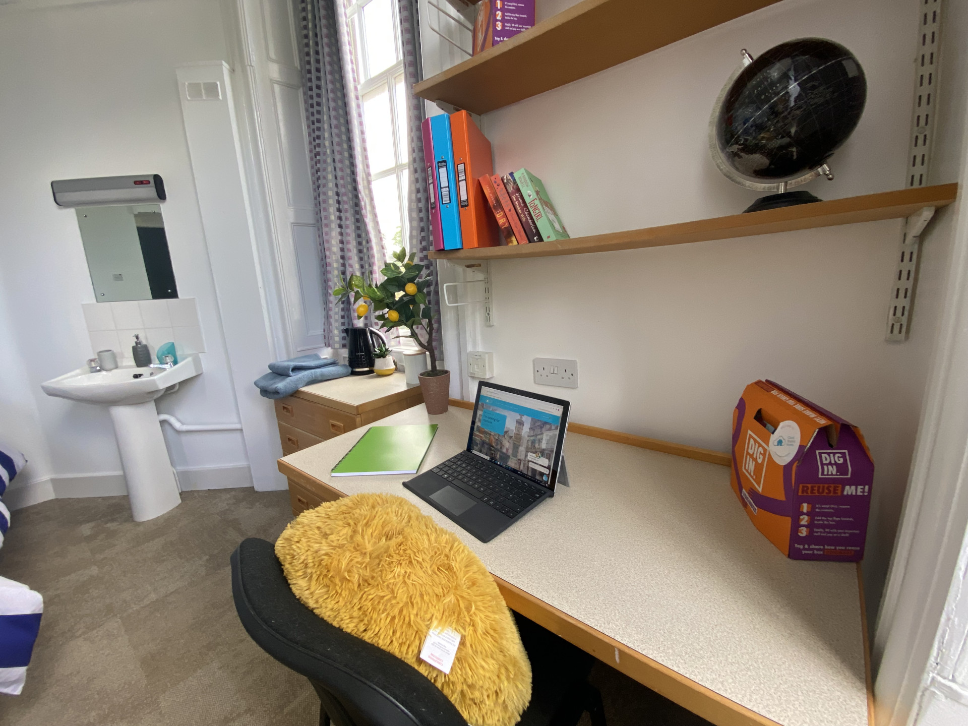 Classic Bedroom student 5 bed flat to rent on Fenham Hall Drive ...