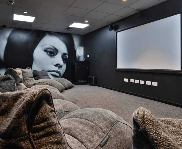 Classic Bigger Studio student flat to rent on Russell Street, Leeds ...