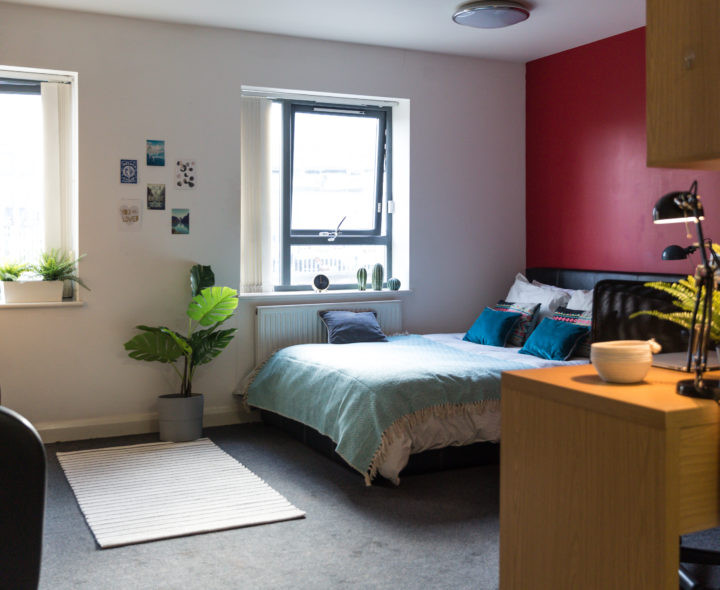 Classic Studio student flat to rent on Woodhouse Street, Leeds, LS6 2NY ...