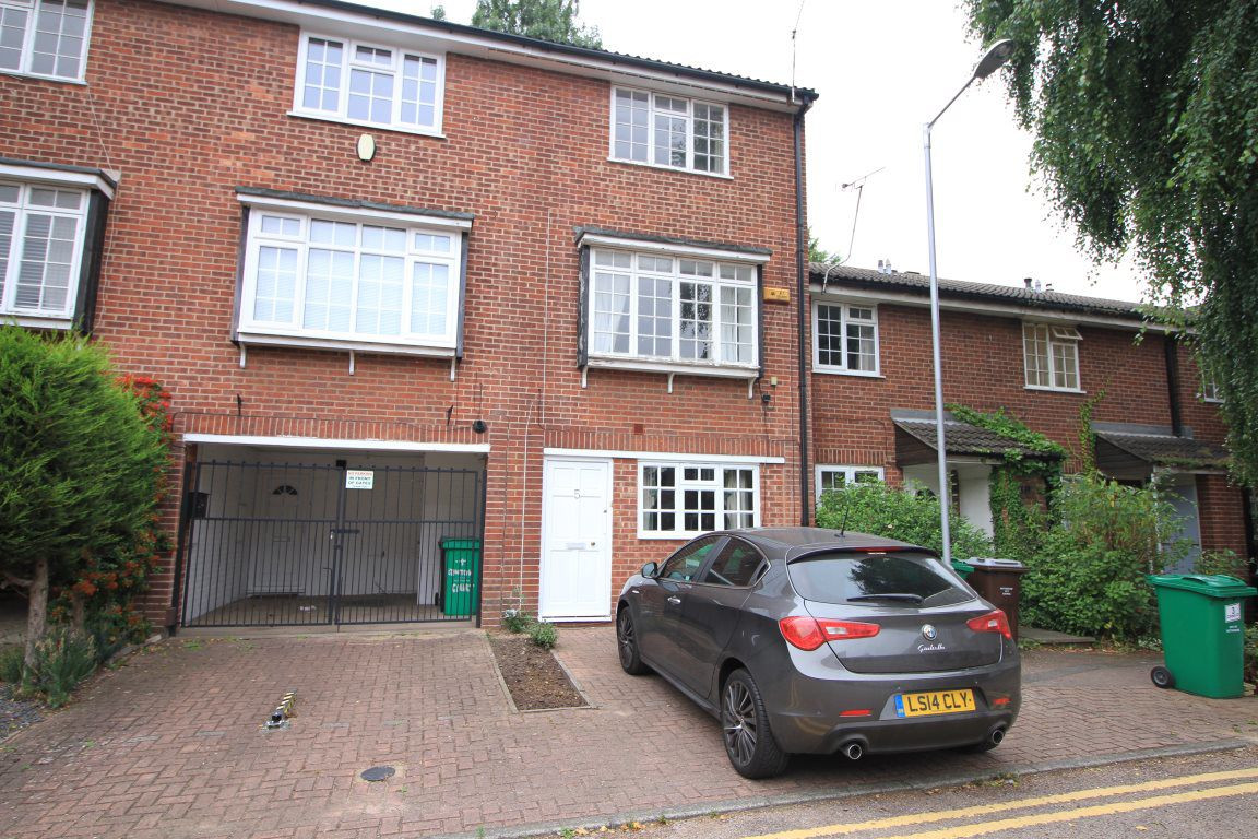 4 bed student house to rent on Clinton Court, Nottingham, NG1 4DS ...