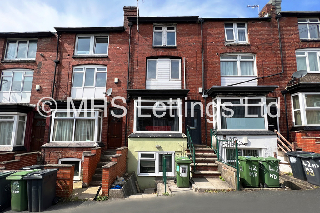 8 bed student house to rent on Manor Drive, Leeds, LS6 1DD | StuRents