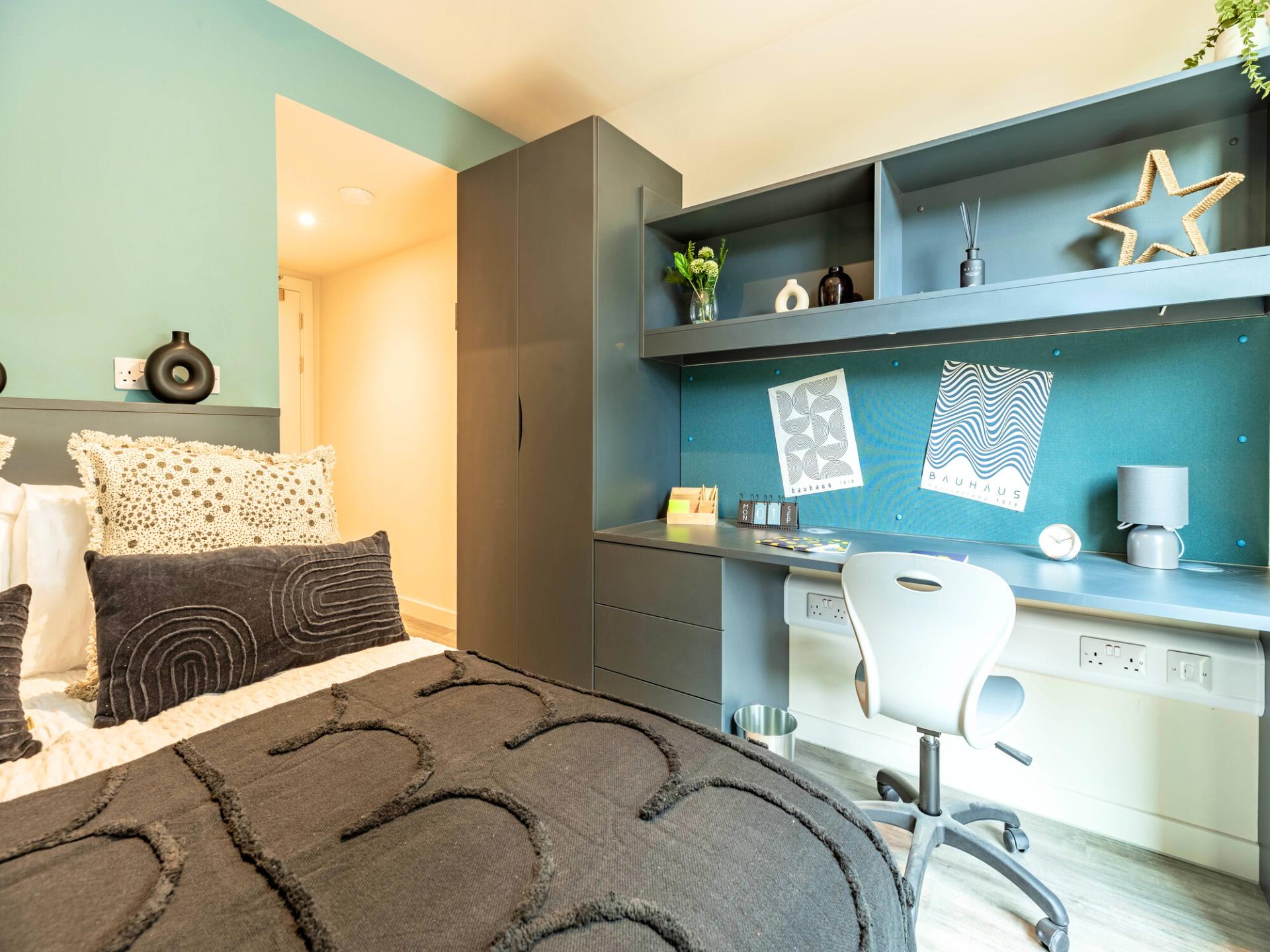 Classic Plus Ensuite student flat to rent on 1-3 Dogpool Lane ...