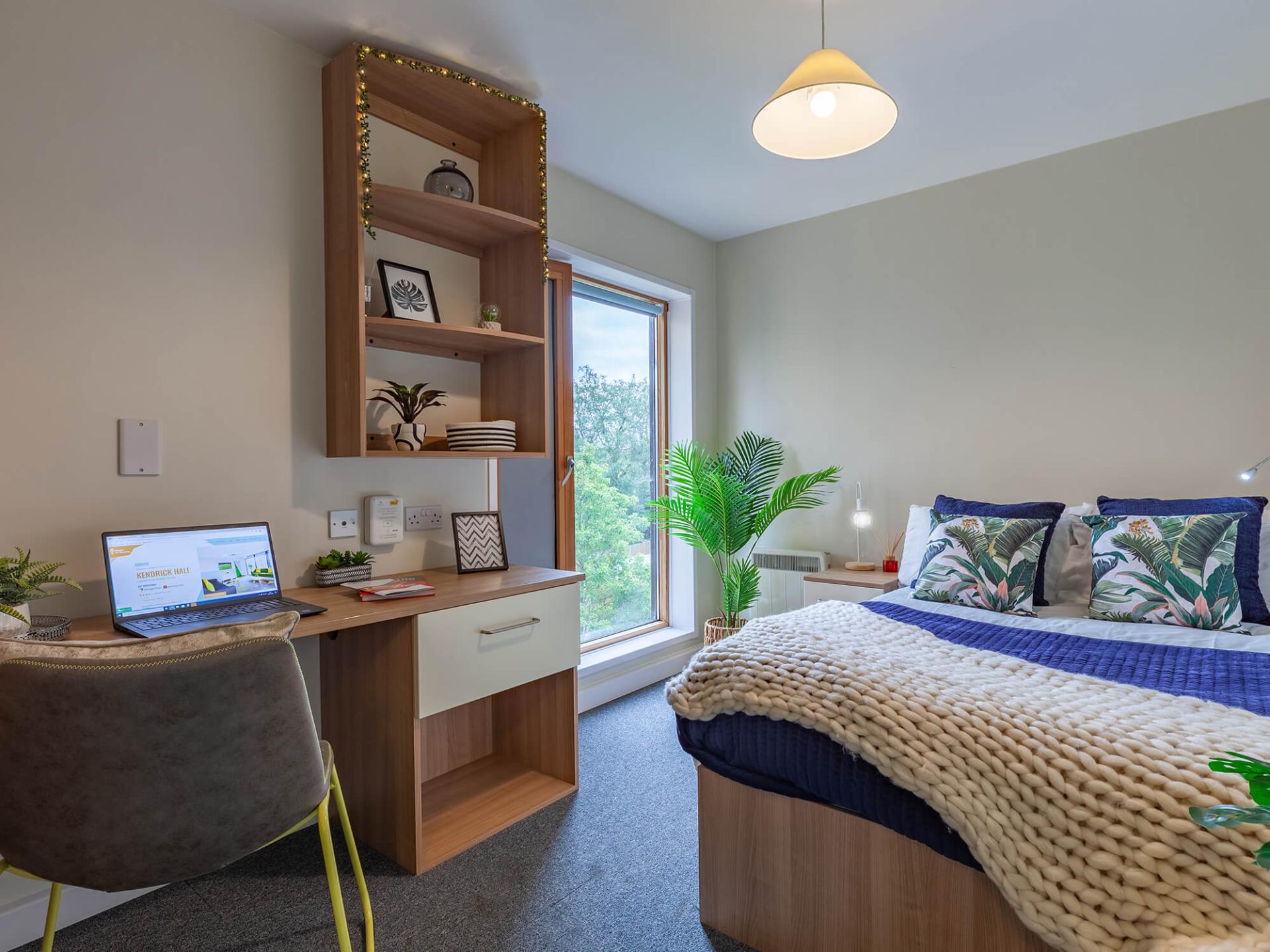Classic Ensuite student 5 bed flat to rent on Crown Place, Reading, RG1 ...
