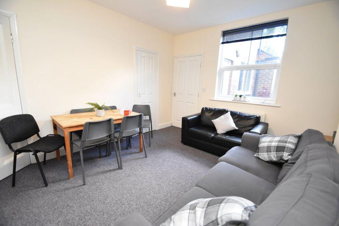 5 bed student house to rent on Gilesgate, Durham, DH1 1QW | StuRents
