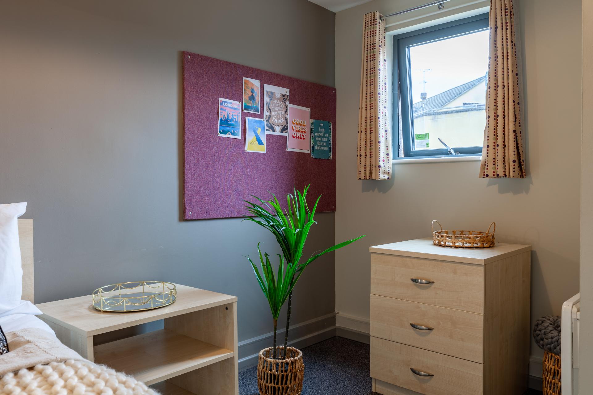 Standard Ensuite student 4 bed flat to rent on Crown Street, Reading ...