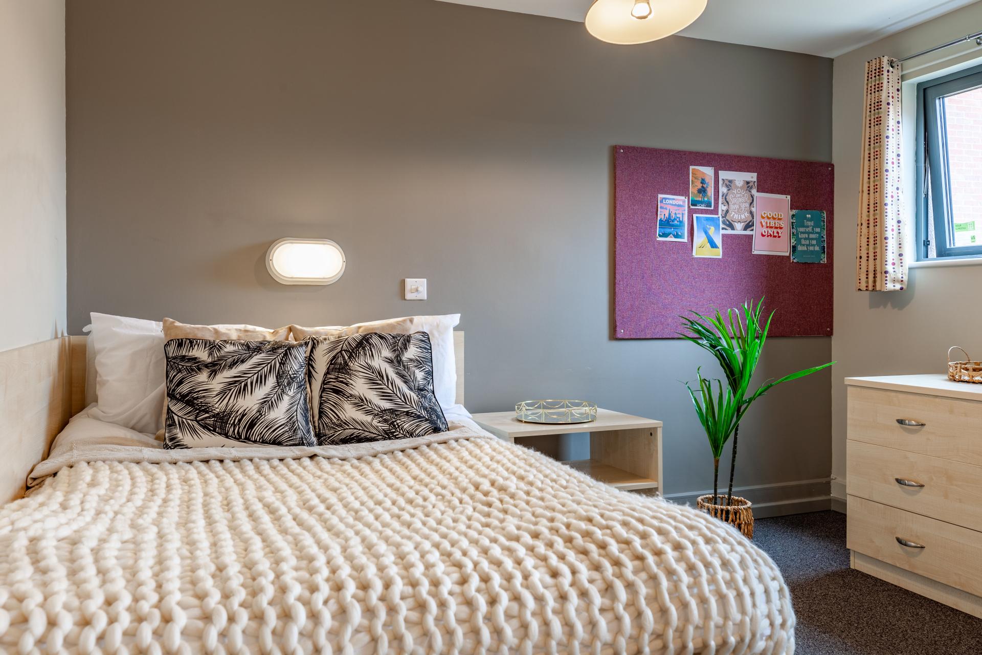 Standard Ensuite student 4 bed flat to rent on Crown Street, Reading ...