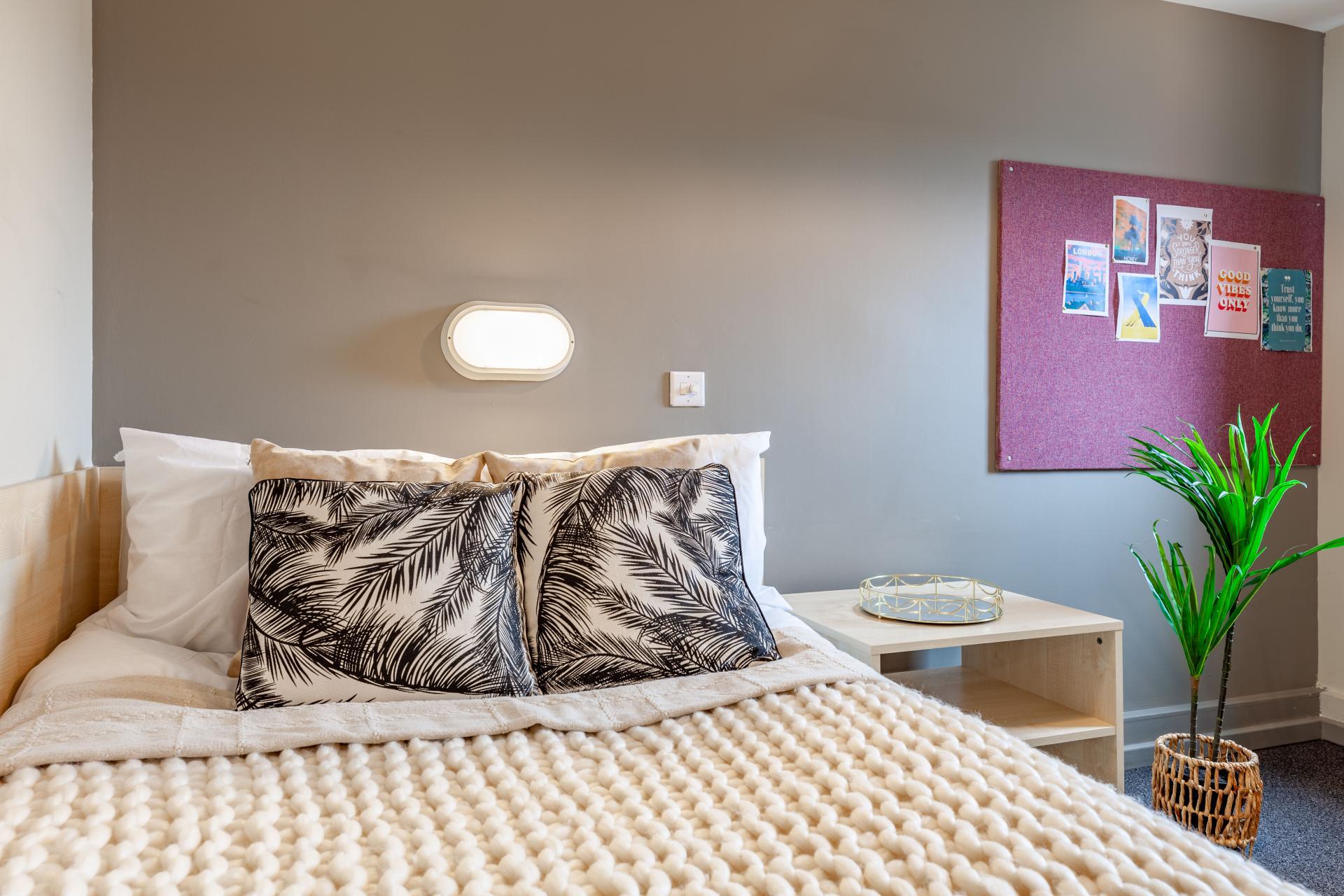 Standard Ensuite student 4 bed flat to rent on Crown Street, Reading ...