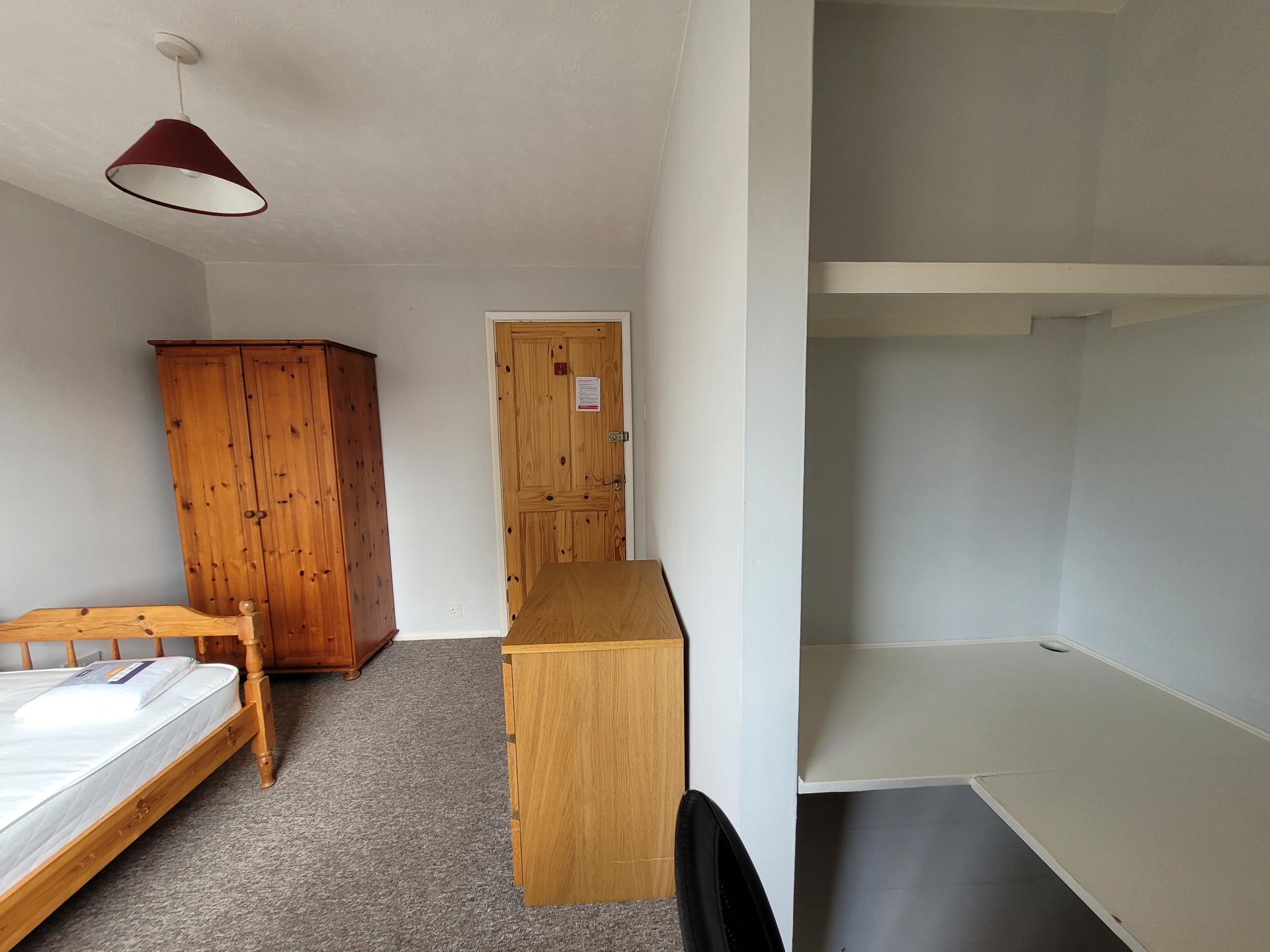 4 bed student house to rent on Woodfarm Road, Oxford, OX3 8PS | StuRents