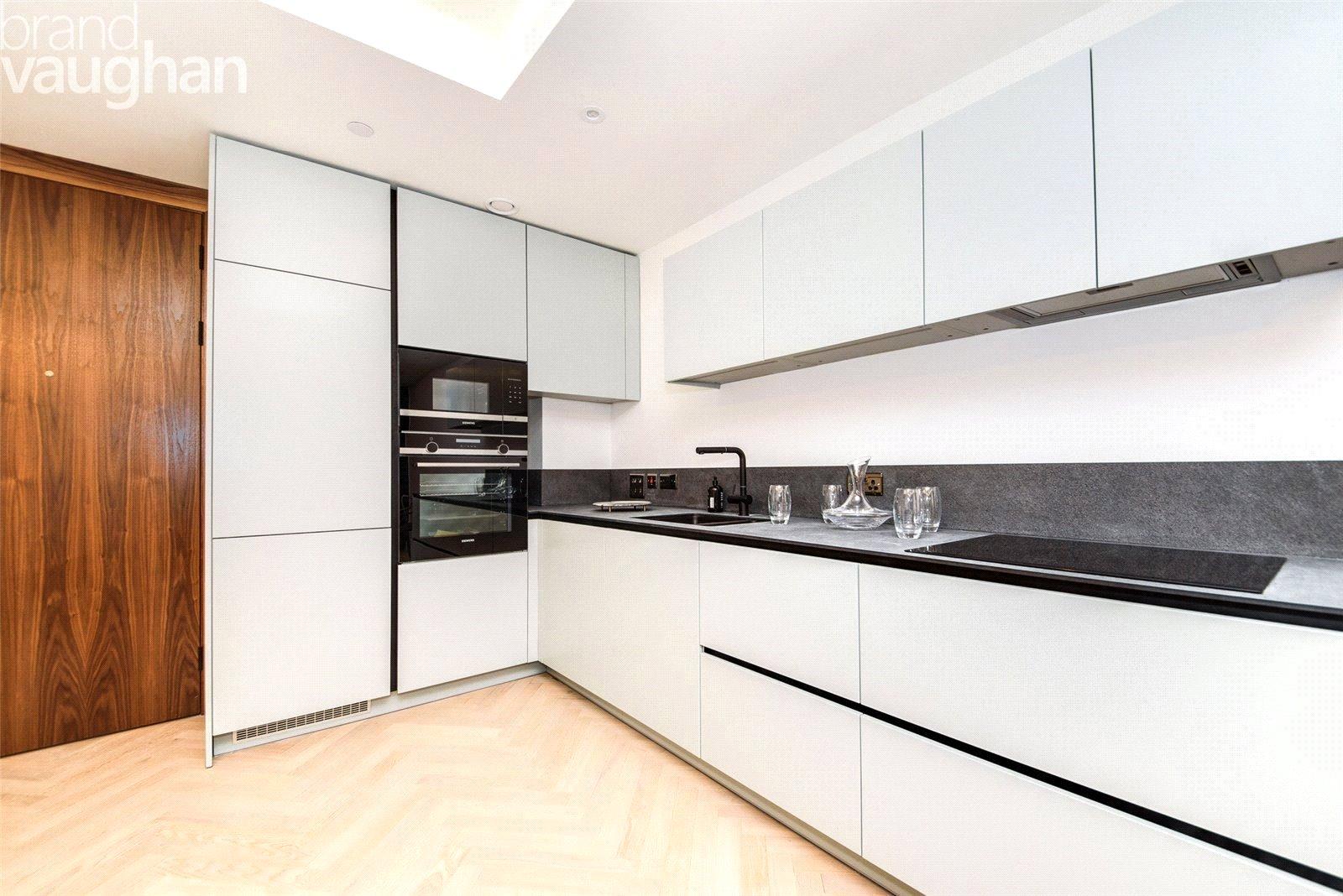 1 bed student house to rent on Gloucester Place, Brighton, BN1 4AA ...