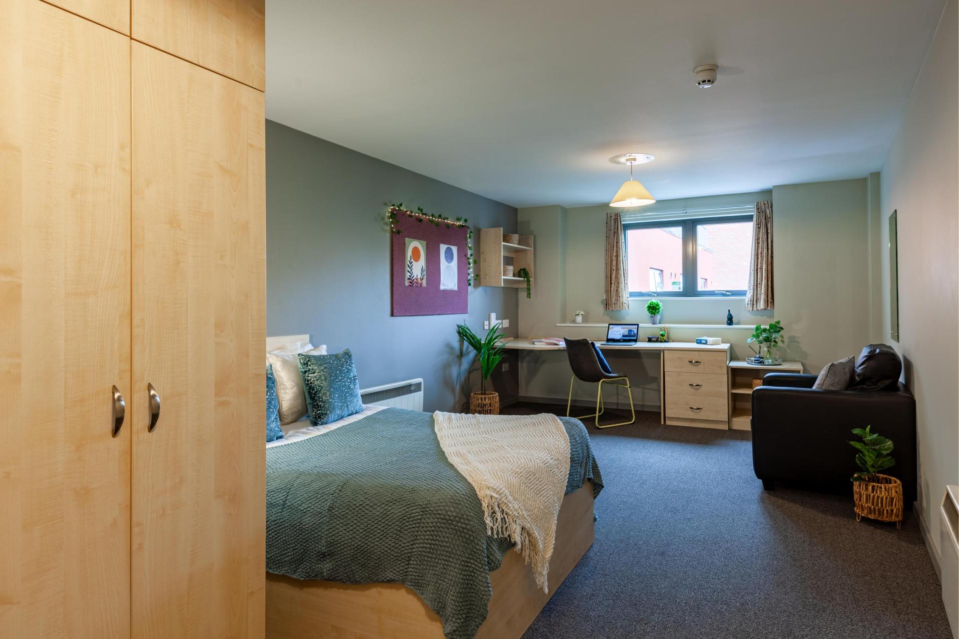 Classic Ensuite Plus student flat to rent on Crown Street, Reading, RG1 ...