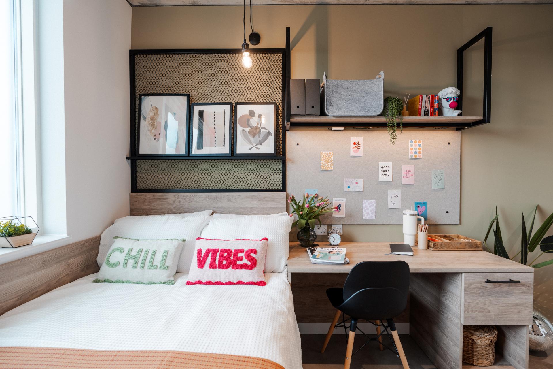 Classic En-suite student 7 bed flat to rent on Ruby Street, London ...