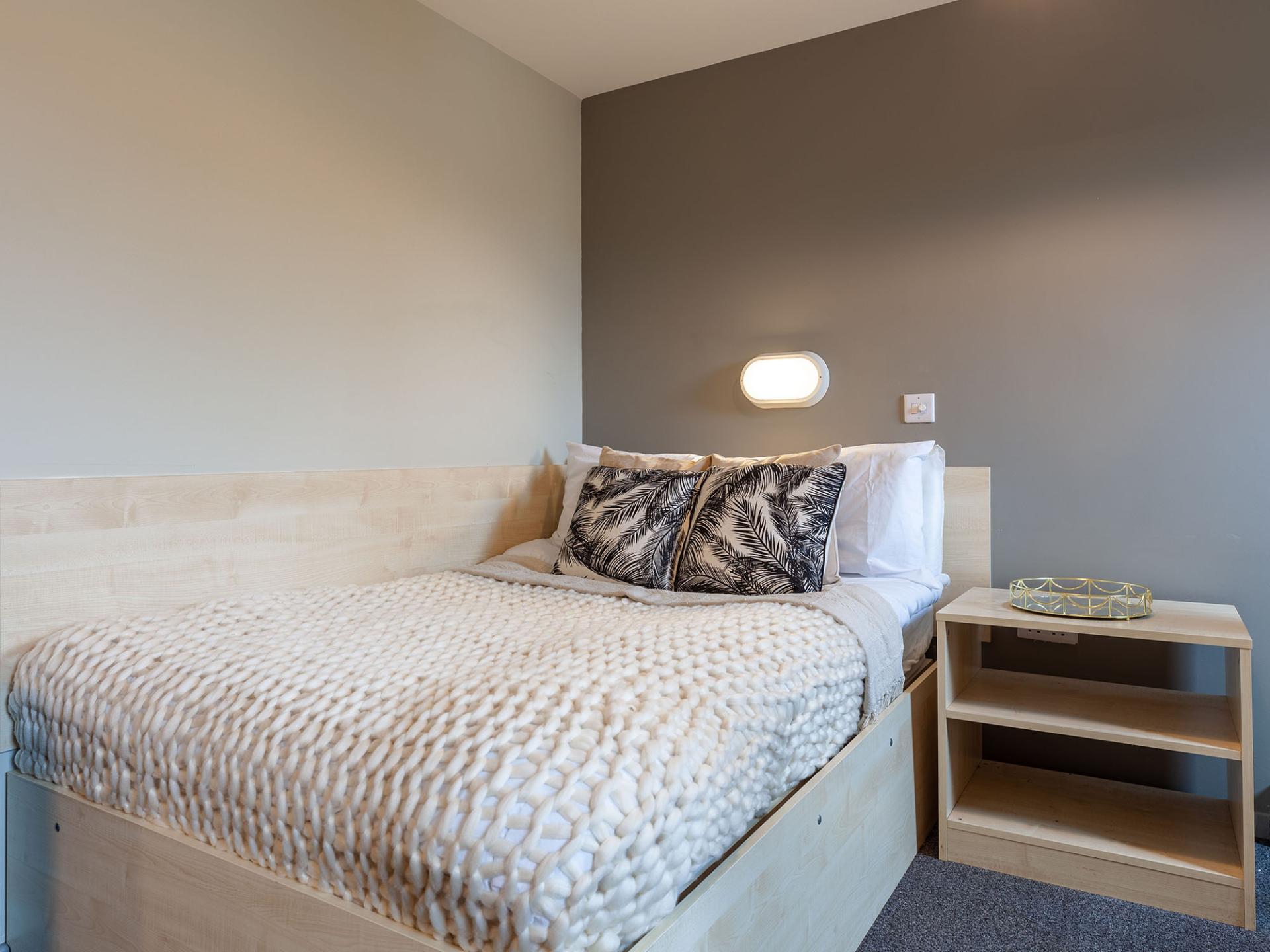Classic Ensuite Plus student flat to rent on Crown Street, Reading, RG1 ...