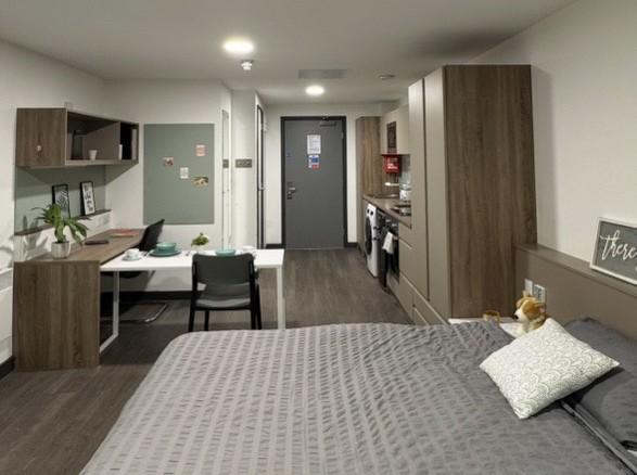 Classic Penthouse Studio student flat to rent on Woodhouse Square ...