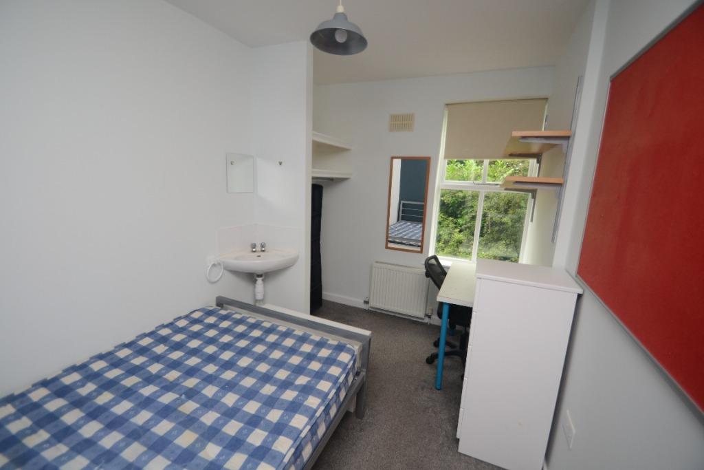 5 bed student house to rent on Clifton Avenue, Manchester, M14 6UD ...