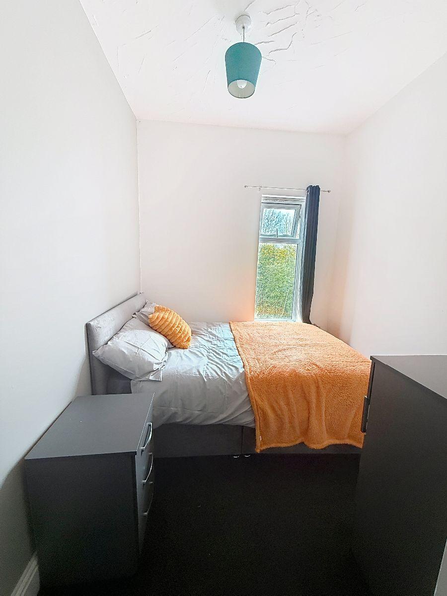 6 bed student house to rent on Etruria Road, Stoke-on-Trent, ST4 6JW ...