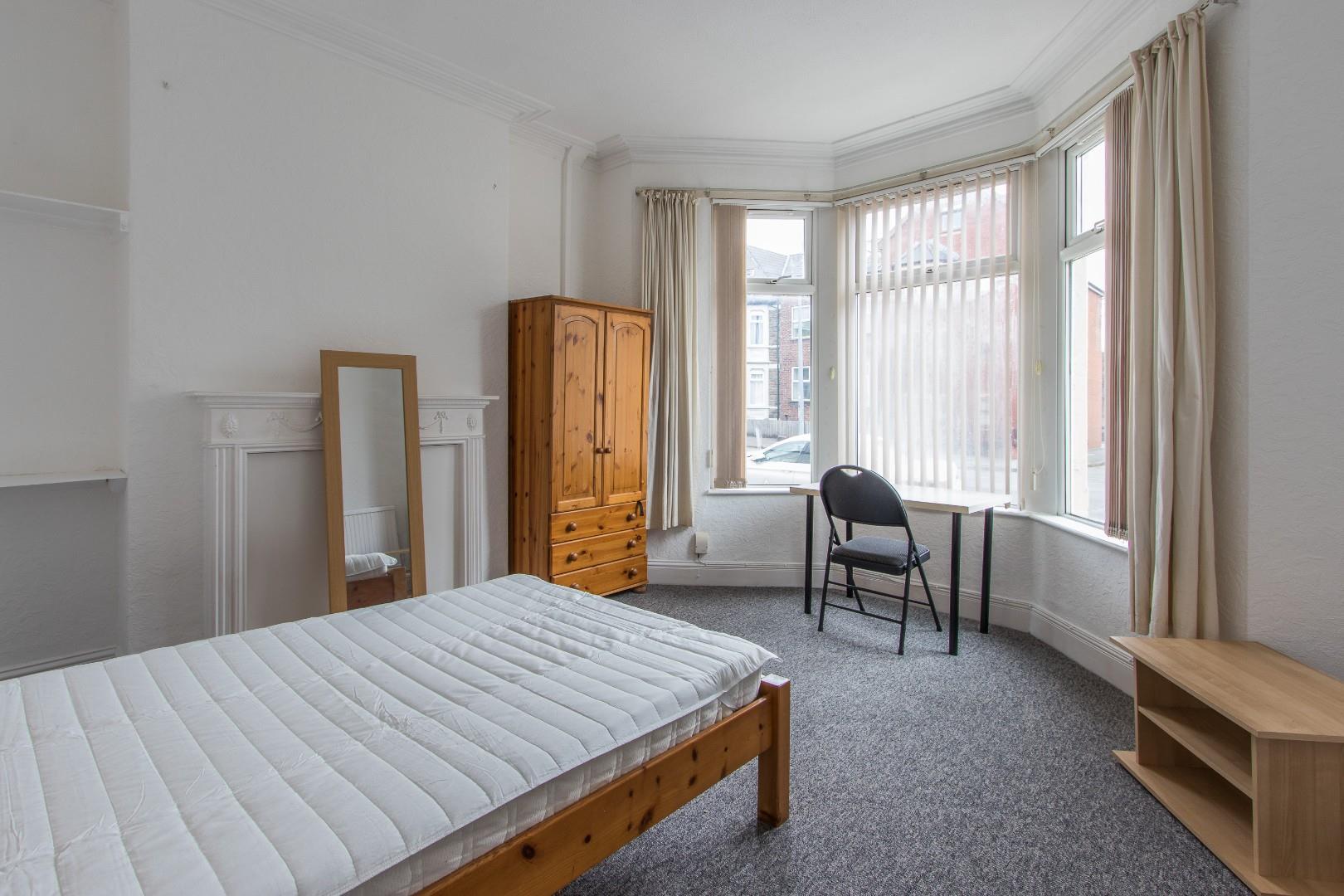 8 bed student house to rent on Cathays Terrace, Cardiff, CF24 4HU ...