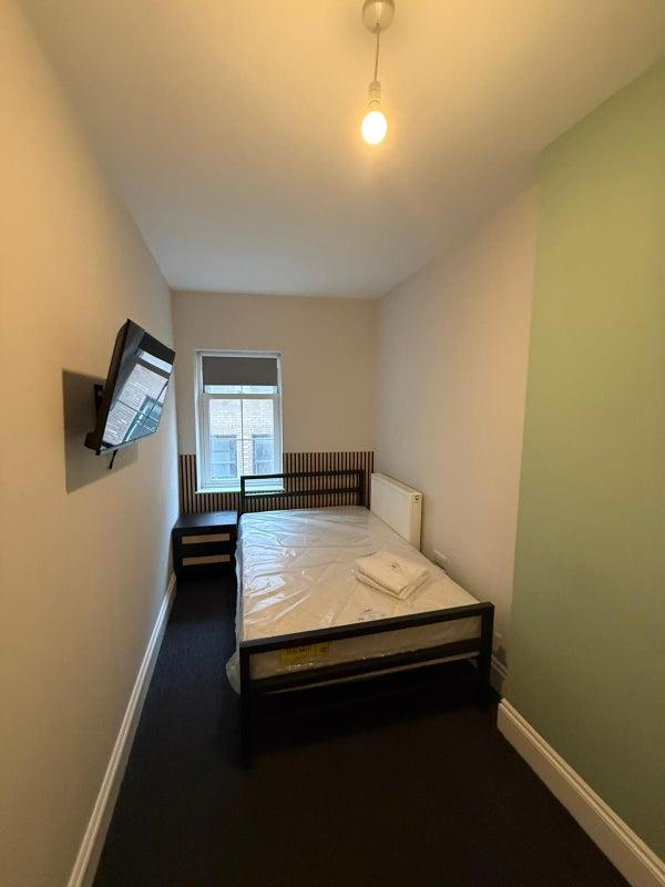 Room 2, Flat 3, Room 2, Flat 3 Small Street | Loc8me