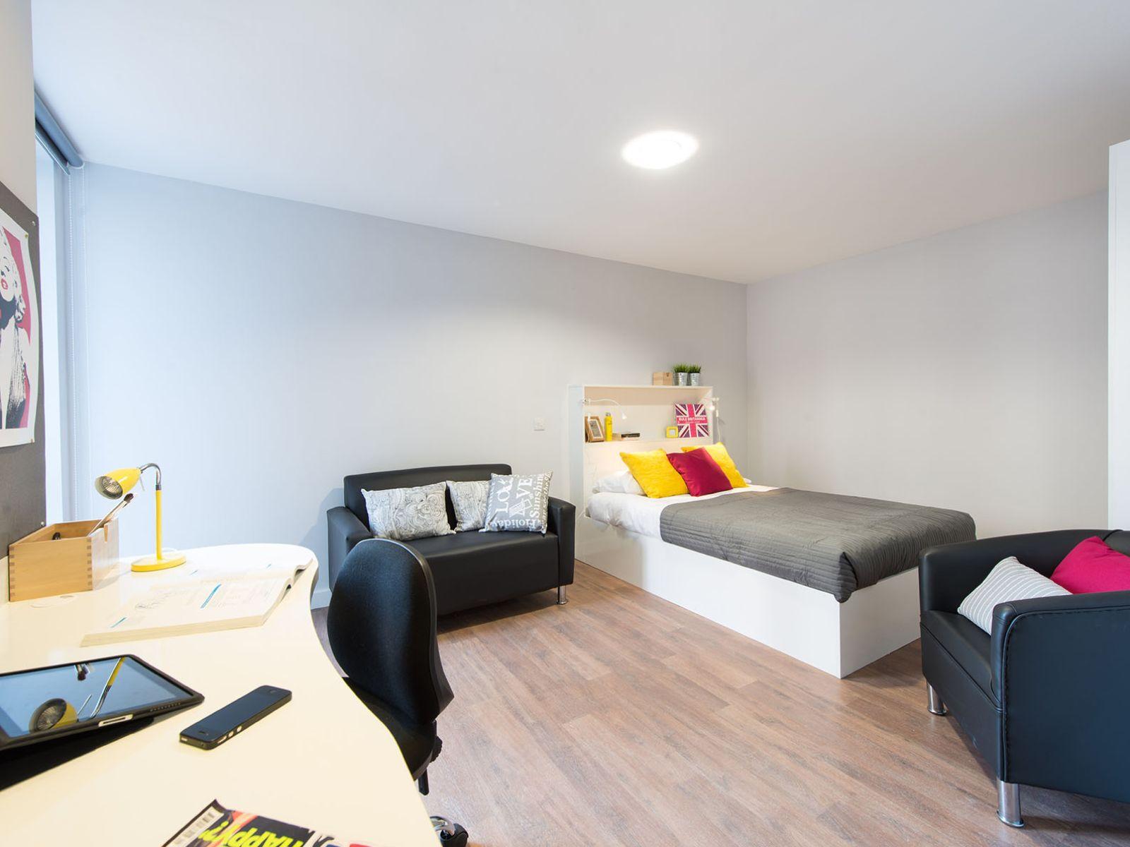 Premium Studio student 1 bed flat to rent on Glassyard Building, 7a ...